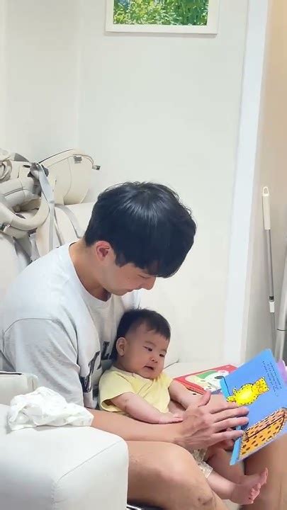 대학생 아빠가 집에 와서 하는 일은 눈에 넣어도 안아픈 이쁜 딸과 책읽기🥰 하연이 아빠바라기 책읽어주는아빠 무럭무럭 신생아루틴 루미하연 하나님의연인 옹알이