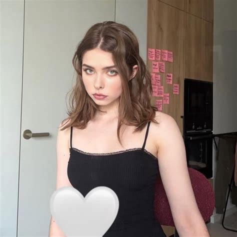 Lola Lola Valkov On Threads