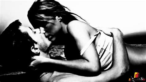 Ini Rahasia Gaya Bermain Ranjang Yang Bikin Pria Klojotan