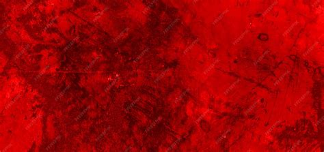 금이 간 붉은 벽 배경 무서운 피 묻은 벽 텍스처 공포 또는 할로윈 개념 배경에 대 한 혈액 튄 자국이 있는 흰색 벽 프리미엄 사진