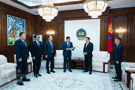 Өнөөдөр Монголын үндэсний өдөр тутмын сонин Хэн сэтгэж байна түүнд зориулав