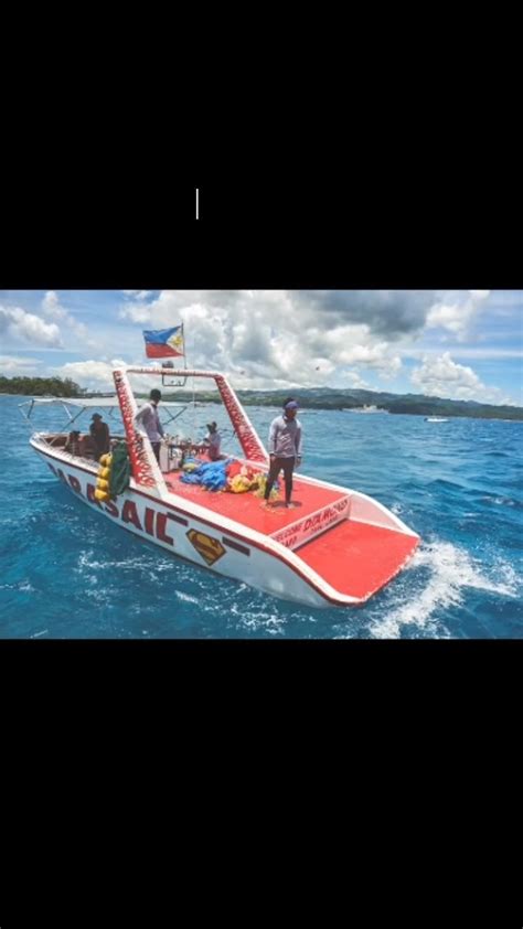 바다의 풍광과 스릴을 즐길 수 있는 세부 바다 레포츠의 대장 파라세일링 낙하산paraceil을 착용하고 모터보트 뒤에 연결되어 모터보트가 속도를 냄에 따라 하늘로