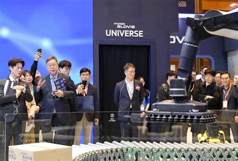 로봇이 23kg 박스 컨베이어벨트로 척척” 현대글로비스 ‘2025 스마트공장∙자동화 산업전 참가