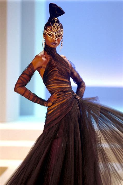 Thierry Mugler y su exposición en París que no deberías perderte ...