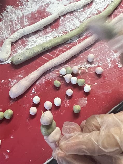 烟花易冷 人事易分 on Twitter RT kaixinchigua 复刻三彩团子 被她们缠了一个星期了 用的抹茶粉和草莓粉