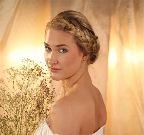 17 Chic Wedding Hairstyles For Thin Haired Brides