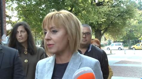 Мая Манолова Паля свещ в църквата „Света София“ за здравето и успеха на гражданите на столицата