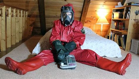 Pin By Shinywetfan On Gas Mask Gas Mask Lady Girl