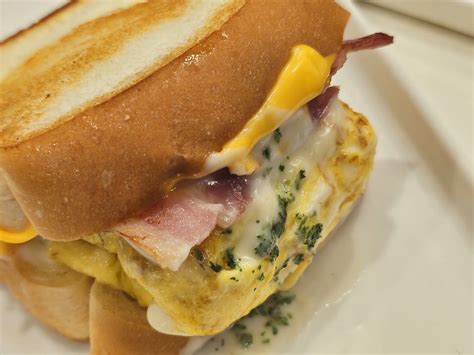 에그드랍 베이컨 더블치즈 샌드위치 프렌치토스트 메뉴 후기 가격 칼로리