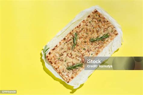 플램쿠헨 붉은 양파 베이컨 크림 치즈를 곁들인 전통 독일 피자 타르트 플랑베에 대한 스톡 사진 및 기타 이미지 타르트 플랑베