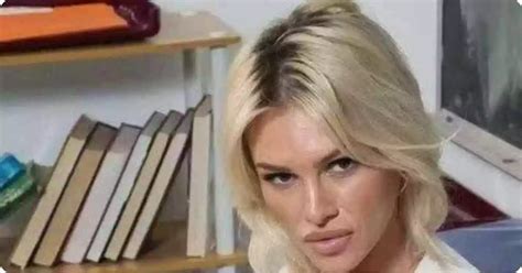 Charli Phoenix Wikipedia Age Boyfriend Height Career Photos More Wikiindetail