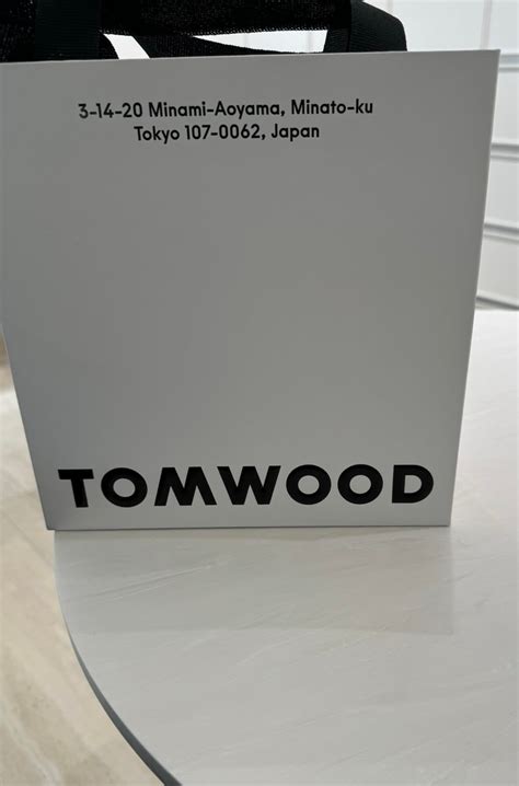 前陣子終於入手tomwood戒指 觀望了好幾年 試戴好幾次 但因為價格一直遲遲未入手 也常看日本人戴 每次都覺得好好看 目前入手一個月了 只能
