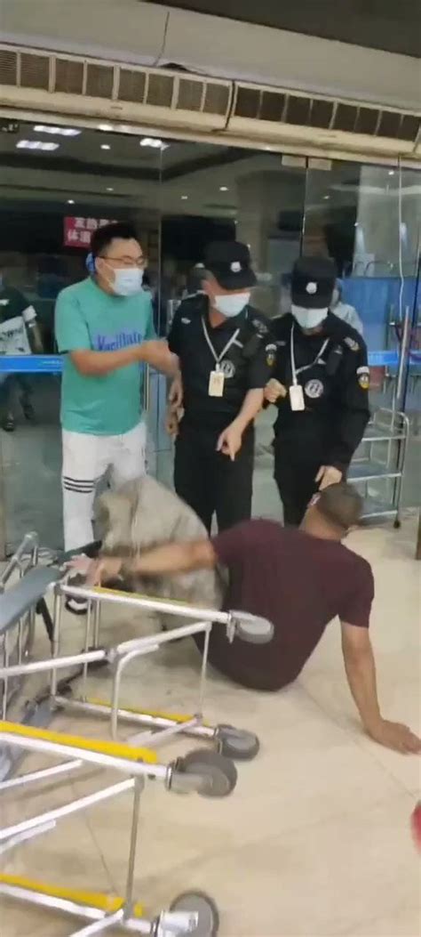 为自由而战 天山剑客 On Twitter 你生病能怎么样？医院照样给你掀翻 哇，祖国好强大 一股暖流 我们都有医保 我们是真民主 美帝是假民主