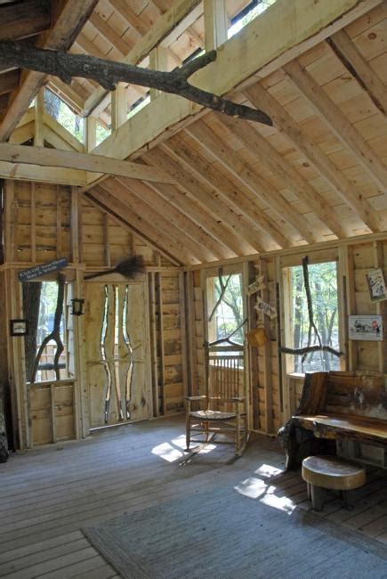 Spectacular Tree House Designs Offering Romantic And Intimate Living Spaces