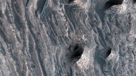Mars Reconnaissance Orbiter Views Faults In Northern Meridiani Planum