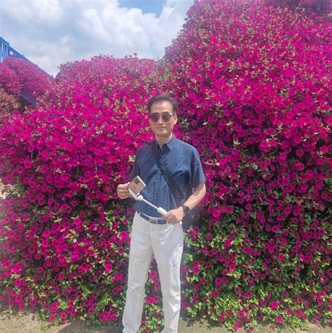 윤정 코로나 시기에 아빠와의 만남을 많이도 미뤘었다 그때만 해도 아빠가 정정하다 생각했었던 것 같다 아니 우리 아빠는 늘 건강할 거라 생각했다 아빠는 내 나이에