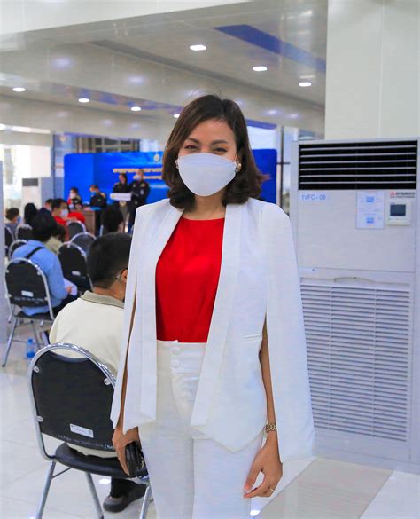 ใส่แมสอยู่ บุคลิกดี มีสาระ By ตุ๊ก นารีรัตน์ Facebook