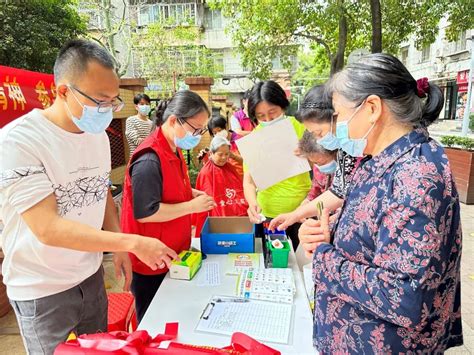 志愿服务进社区，服务暖心街坊连连点赞
