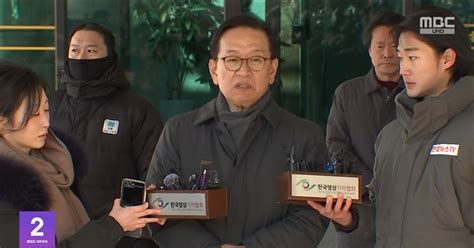 [영상] 윤 대통령 측 석동현 변호사 기자회견 수사·탄핵 당당히 맞서겠다는 입장