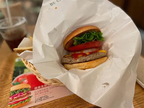 初フレッシュネスバーガー🍔 ジョブチューンで絶賛されていたから 食べてみたかったんだよね😊 グルメバーガーではないな。 期待しすぎたかも🫢