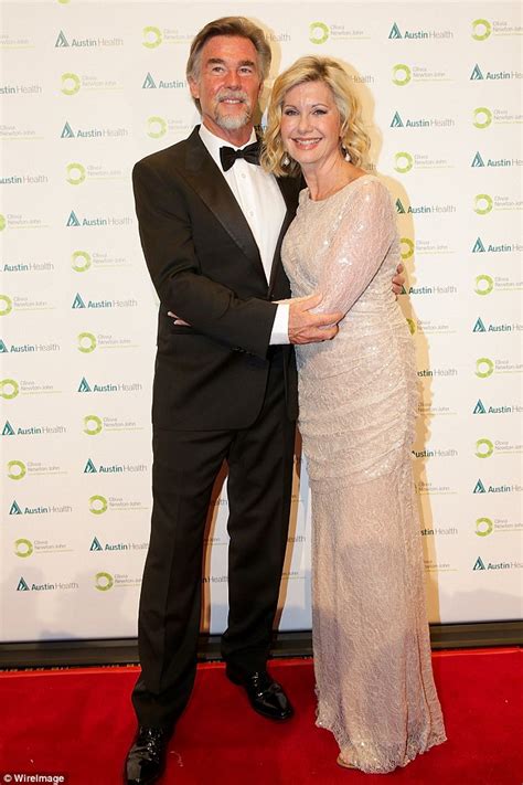 Olivia Newton John Cuddles Up To Husband John Easterling At Cancer
