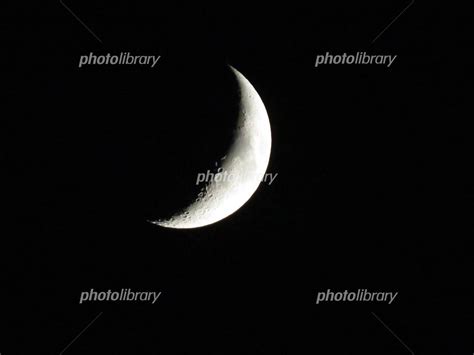 月齢4 9の月 写真素材 3360697 フォトライブラリー photolibrary