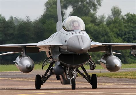 Hd Wallpaper General Dynamics F 16 Fighting Falcon Jet Fighter In Action