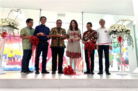 Bank Permata Buka Cabang Di Panglima Sudirman Surabaya Kenalkan Mural Art Kearifan Lokal Jpnn