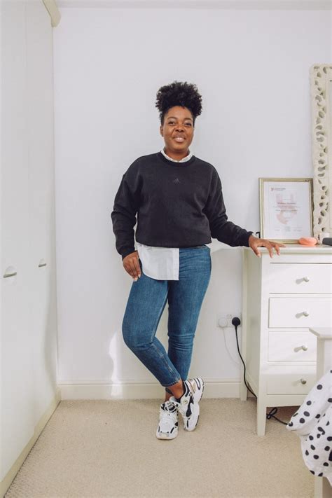 How To Style A Sweatshirt 6 Outfit Ideas Keep It Simpelle