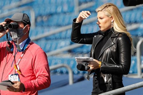 Cbs Sports Nfl Sideline Reporter Melanie Collins In Photos Yahoo Sports