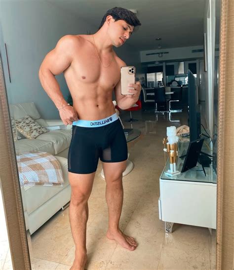 Pin De Fer Camacho En Guardado R Pido Hombres Flacos Hombres Atractivos Chicos Musculosos