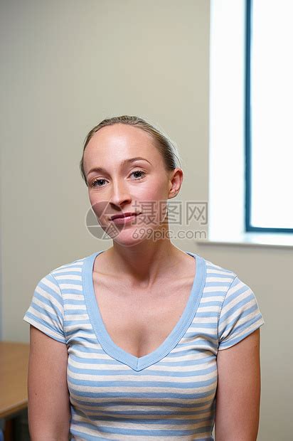 年轻女子画像高清图片下载 正版图片 摄图网