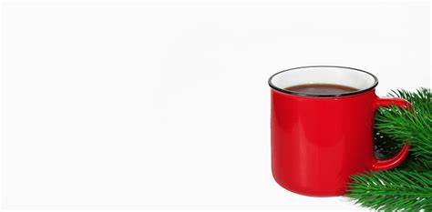 커피 차 또는 코코아와 빨간 머그잔 흰색 배경에 고립 크리스마스 트리와 함께 크리스마스 또는 새해 개념 복사 공간 0명에 대한 스톡 사진 및 기타 이미지 Istock