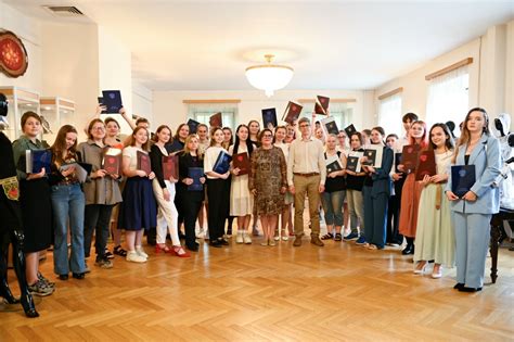 Сообщество «Высшая Школа Народных Искусств академия ВКонтакте — университет Санкт Петербург