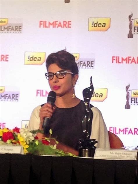 Priyanka Chopra Unveiled 3d Filmfare Trophy At 59th Idea Filmfare