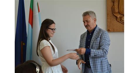 Млада пианистка от Монтана свири на гала концерт в Карнеги Хол Ню Йорк