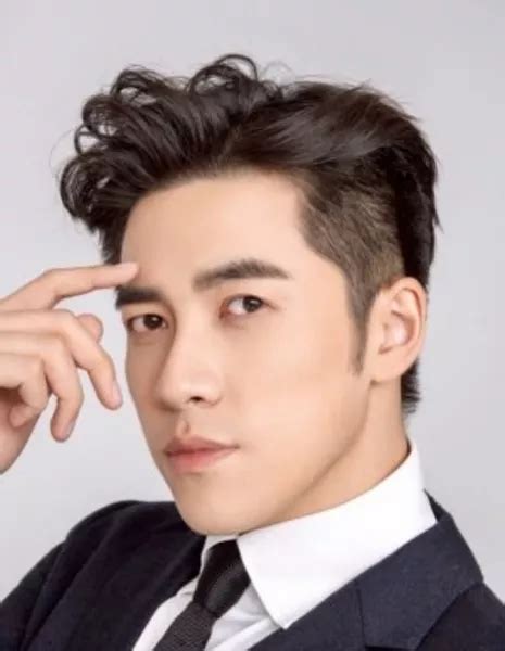 Чжао И Сяо Zhao Yi Xiao 赵翊骁 Азияпоиск Дорамы фильмы и музыка Азии