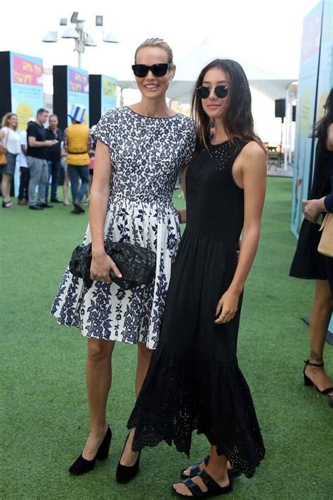 גדלה יפה גלית גוטמן והבת שירה על גג העולם