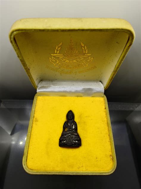 พระกริ่งคุ้มเกล้า เนื้อนวะโลหะ พ ศ 2522 สภาพสวย หายาก รับประกันแท้ พร้อมกล่องเดิม เหรียญ