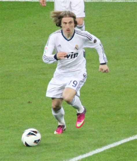 20 Most Iconic Long Hair Football Soccer Players Discover Walks Blog