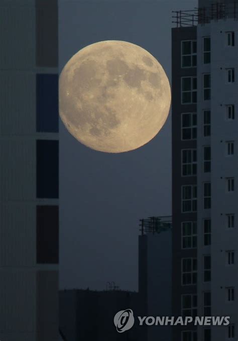 100년 만에 가장 둥근 달 2022년 추석 보름달 뜨는 시간은지역별 달맞이 명소 눈길
