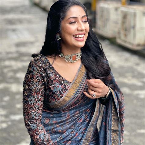 Navya Nair Actress Photoimagepics And Stills 521411