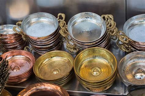 आज ही अपने किचन से हटा देंगे ये बर्तन जानें किस धातु के बर्तन में खाना