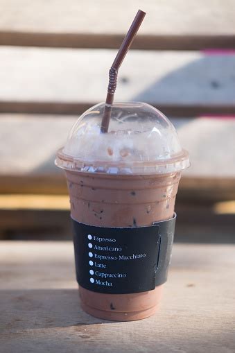 더운 날에 여름 시즌에 멋진 밀크 초콜릿 이나 코코아 얼음 갈색에 대한 스톡 사진 및 기타 이미지 갈색 계절 달콤한 음식 Istock