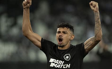 Tiquinho Soares E Mais Um Jogadores Dividem Protagonismo Em Momentos
