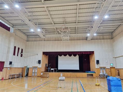 학교 강당처럼 높은 천장에 프로젝터를 설치해야 한다면 6미터 하강되는 전동 엘리베이션으로 비전엑스 설치 네이버 블로그