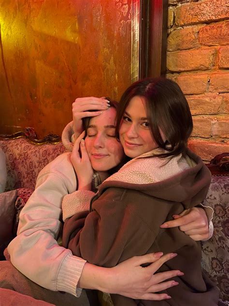 Pin By Becca On Luda Hug Pose Hug Illustration Best Friend Hug