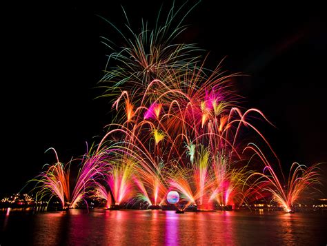 40 Awesometacular Fireworks Photos Disney Tourist Blog