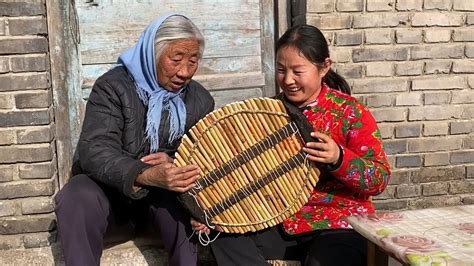 家里的篦子坏了，孙媳妇用高粱杆做了一个，奶奶说比买的还好用【农村棉儿姐】 Youtube