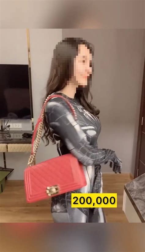 มาส่องชีวิต สาวคนสนิท “หนุ่ม กะลา” แว่วๆมาว่าพึ่งหย่าสามีเก่าและไฮโซรวยมาก ใช้แบรนด์เนมเป็นว่าเล่น